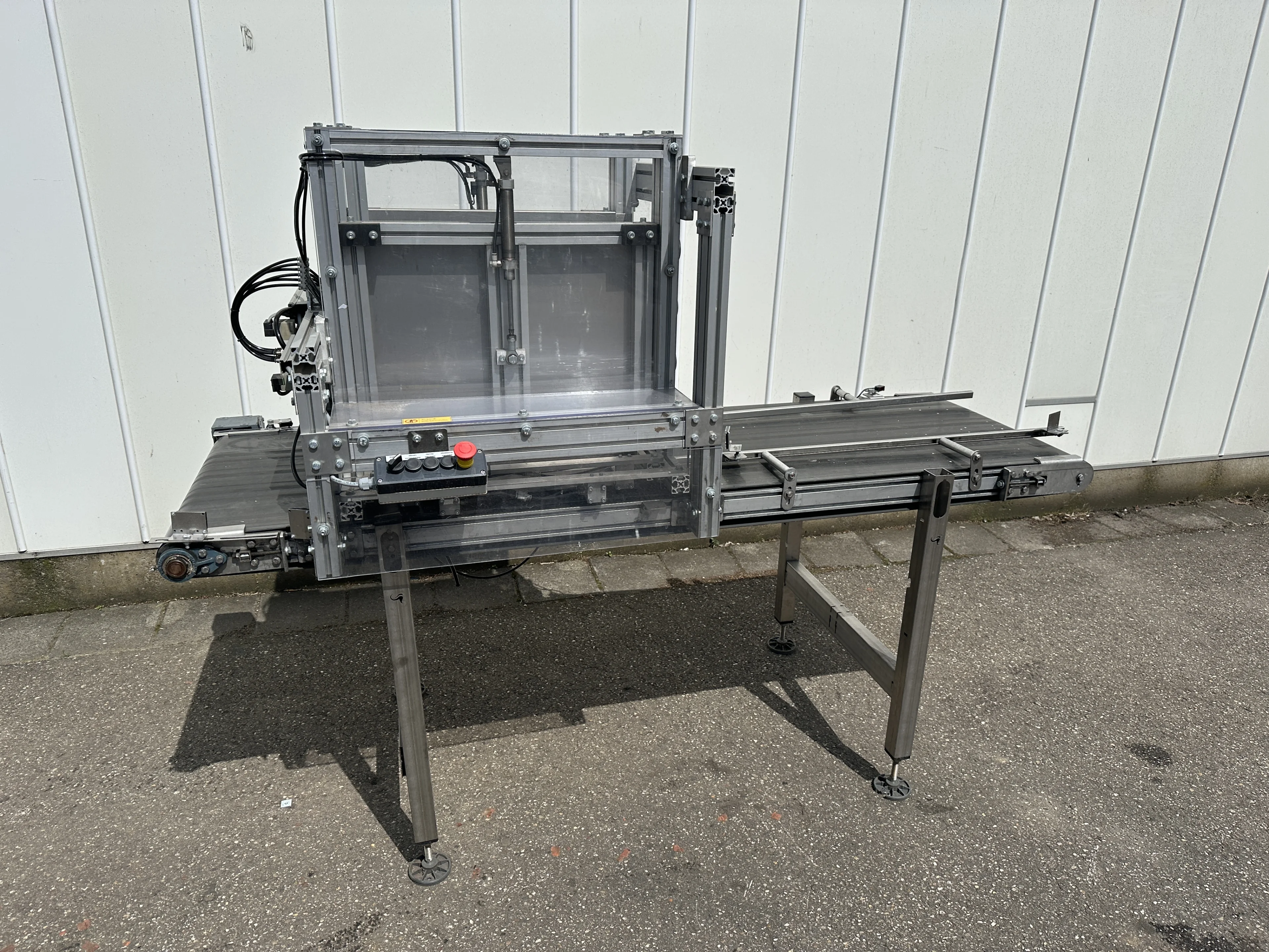 Flier destacking machine for trays • Duijndam Machines
