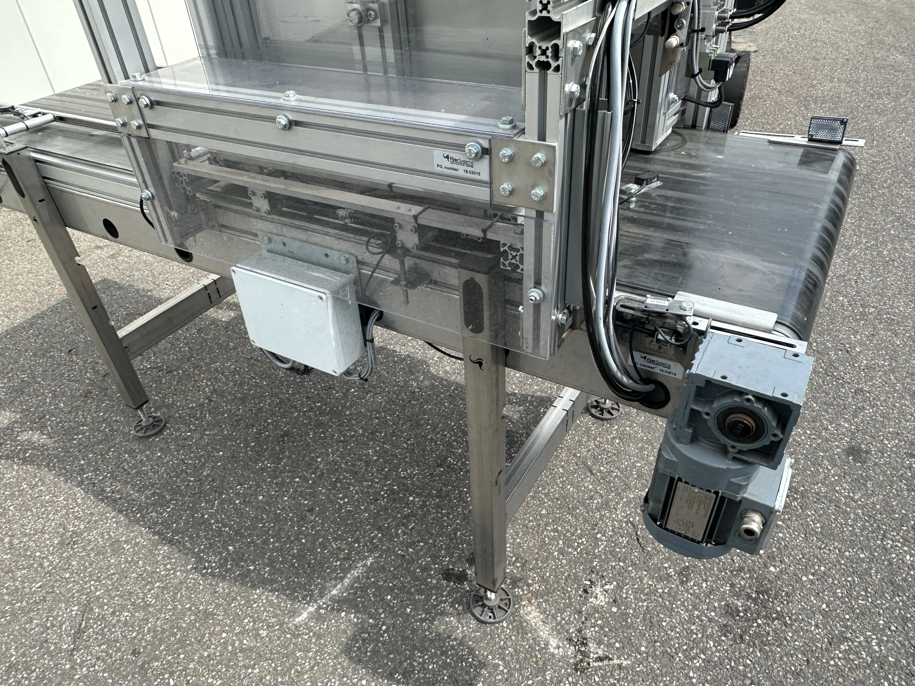 Flier destacking machine for trays • Duijndam Machines