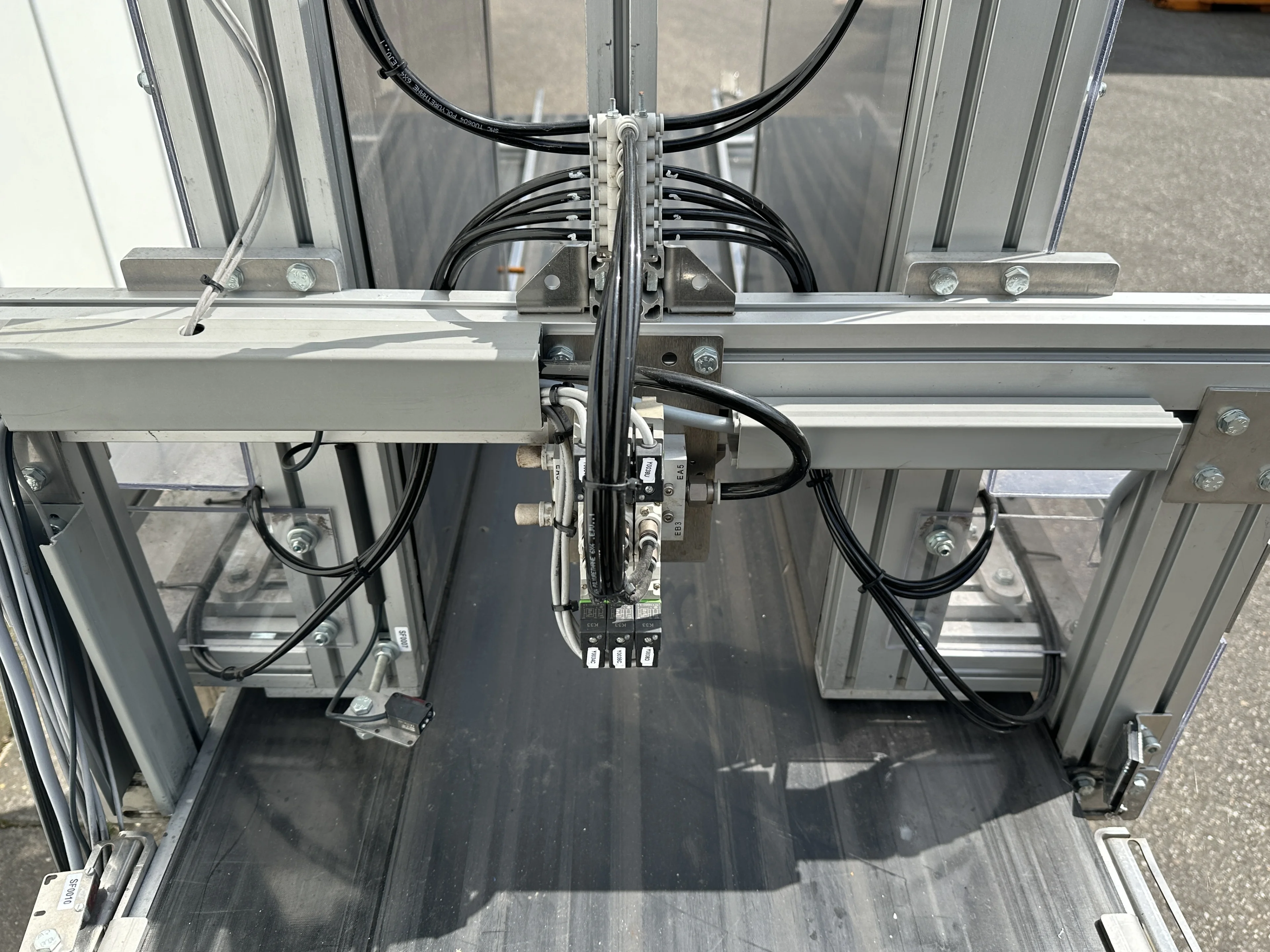 Flier destacking machine for trays • Duijndam Machines