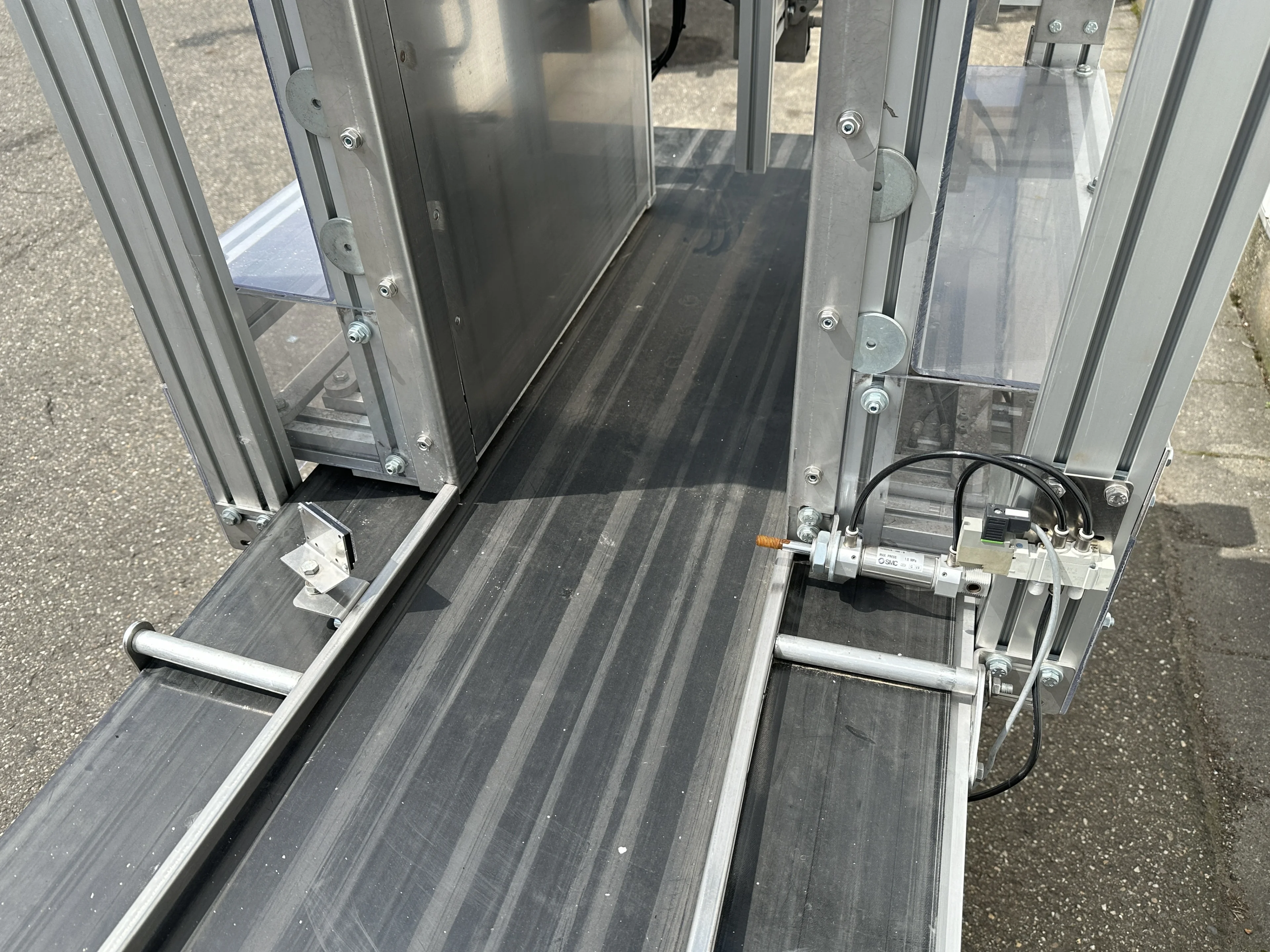 Flier destacking machine for trays • Duijndam Machines