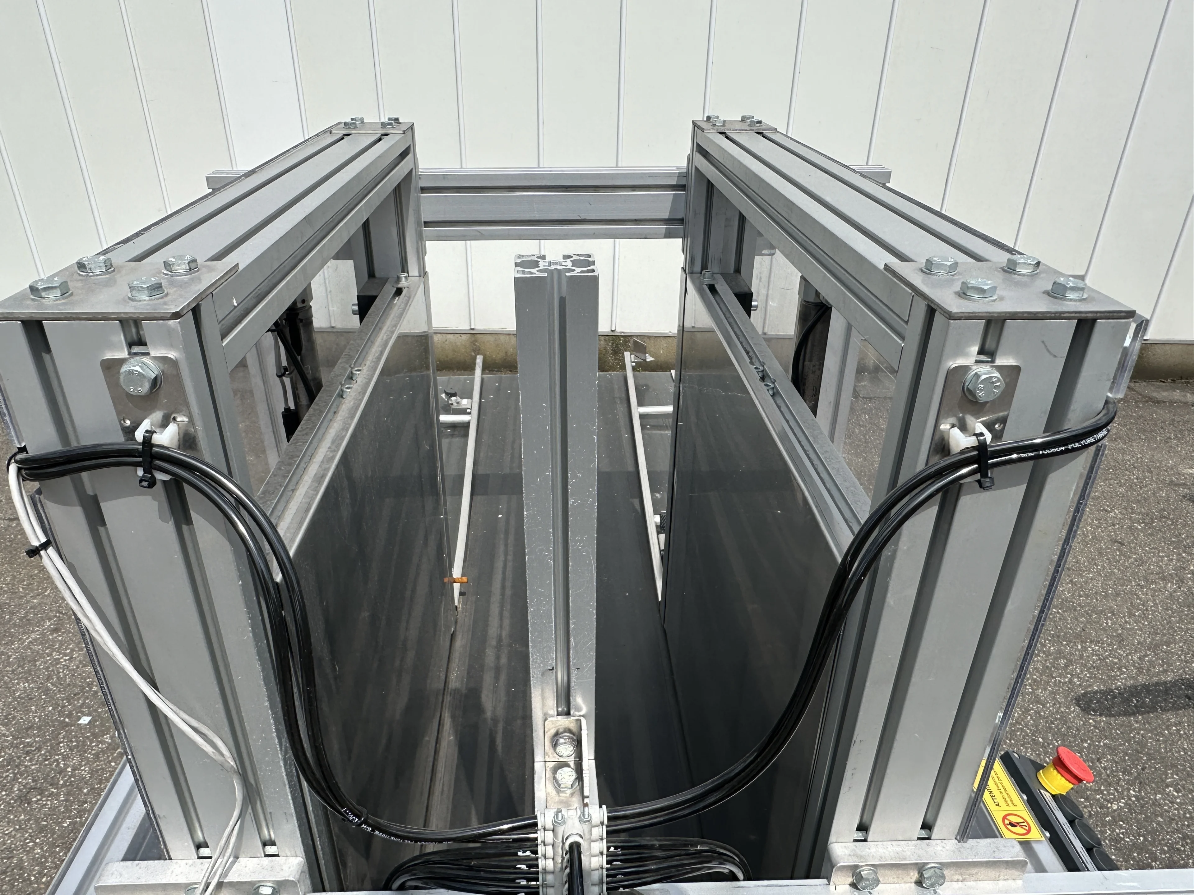 Flier destacking machine for trays • Duijndam Machines