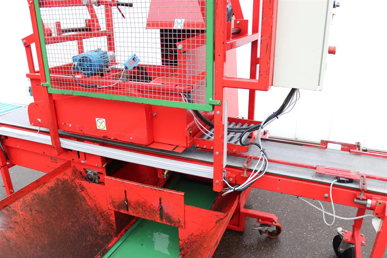 Flier trayfilling machine • Duijndam Machines