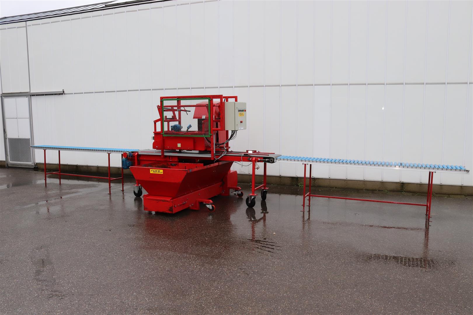 Flier trayfilling machine • Duijndam Machines