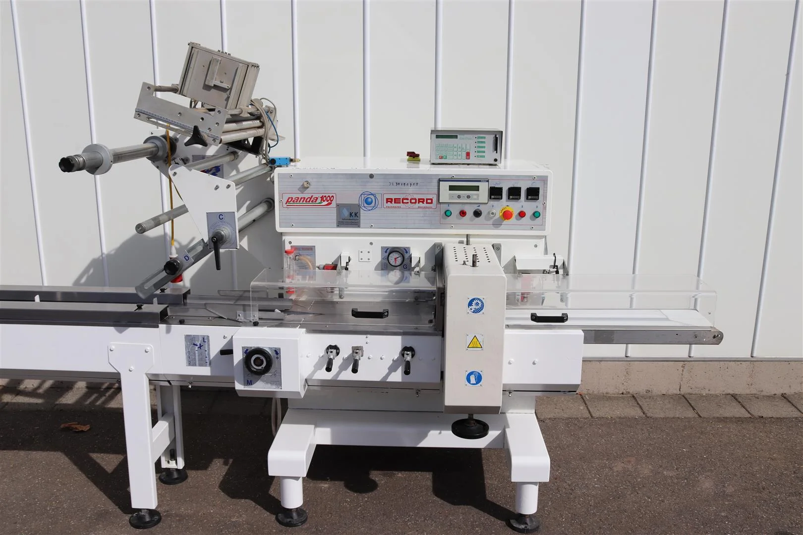 Record Panda flowpack machine • Duijndam Machines