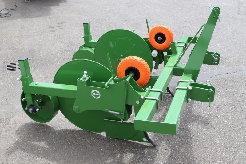 New plastic laying machine for hills or flat bed • Duijndam Machines