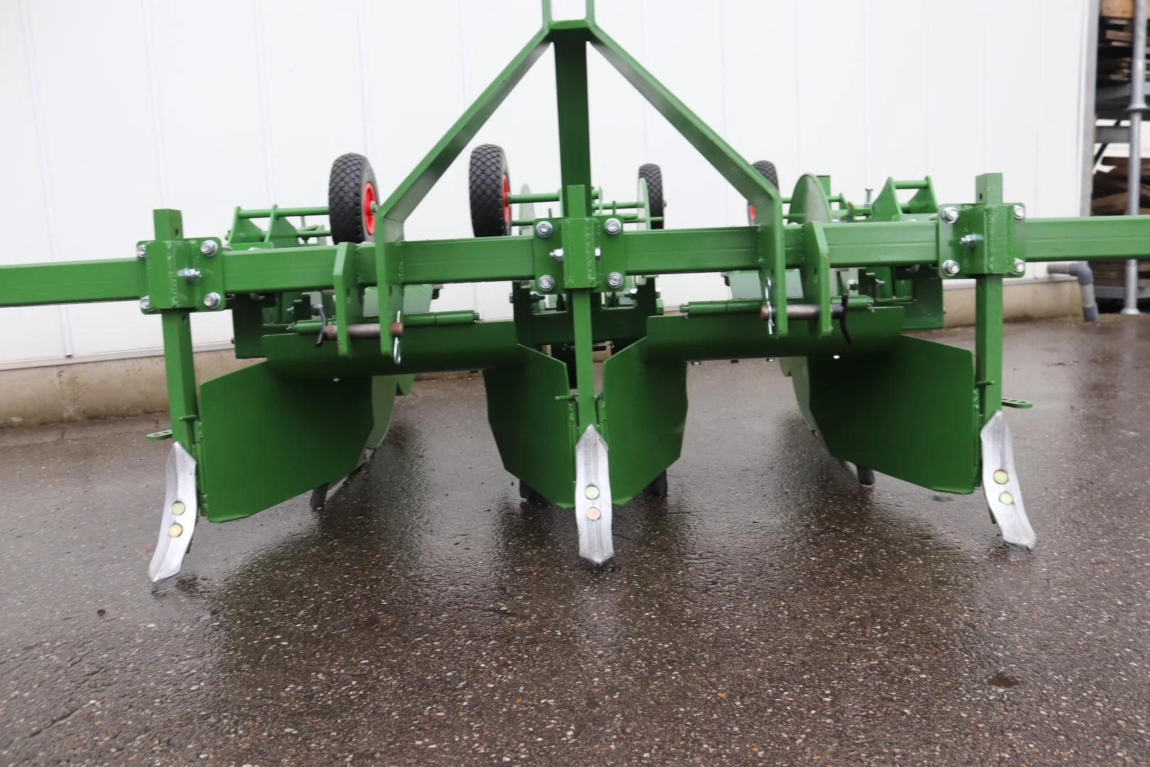 Plastic mulch laying machine 2 row new • Duijndam Machines