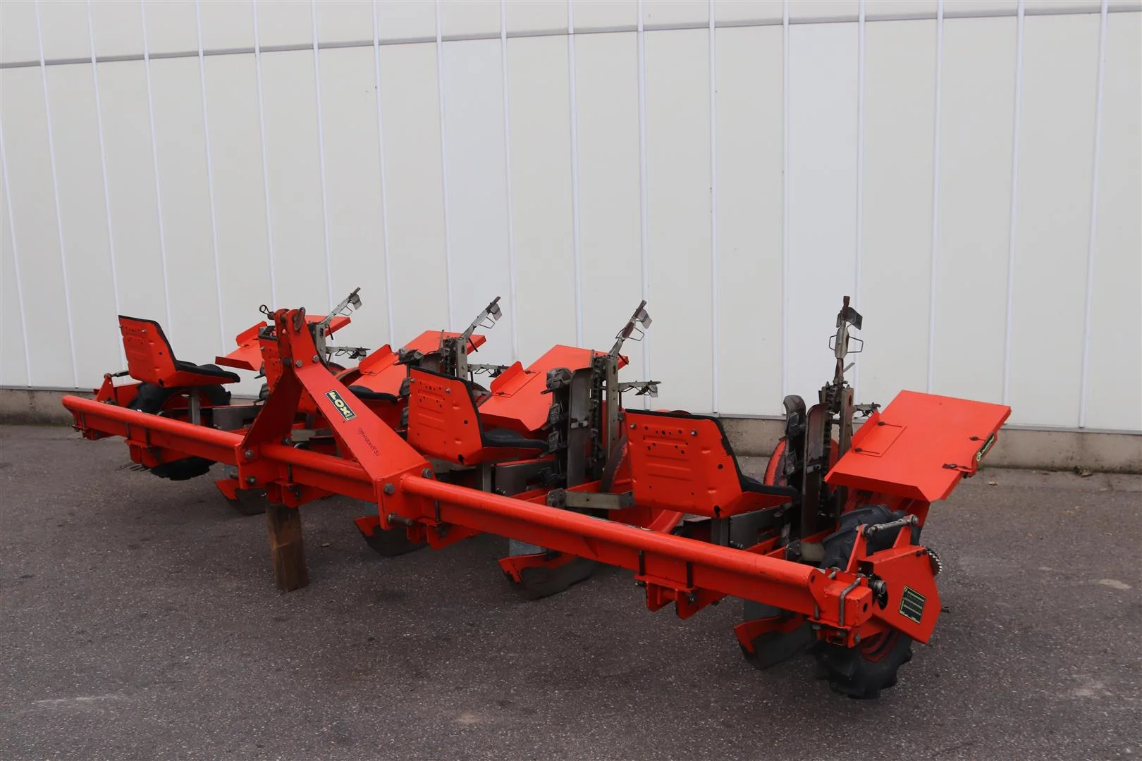 Checchi & Magli Fox planting machine with 4 rows • Duijndam Machines