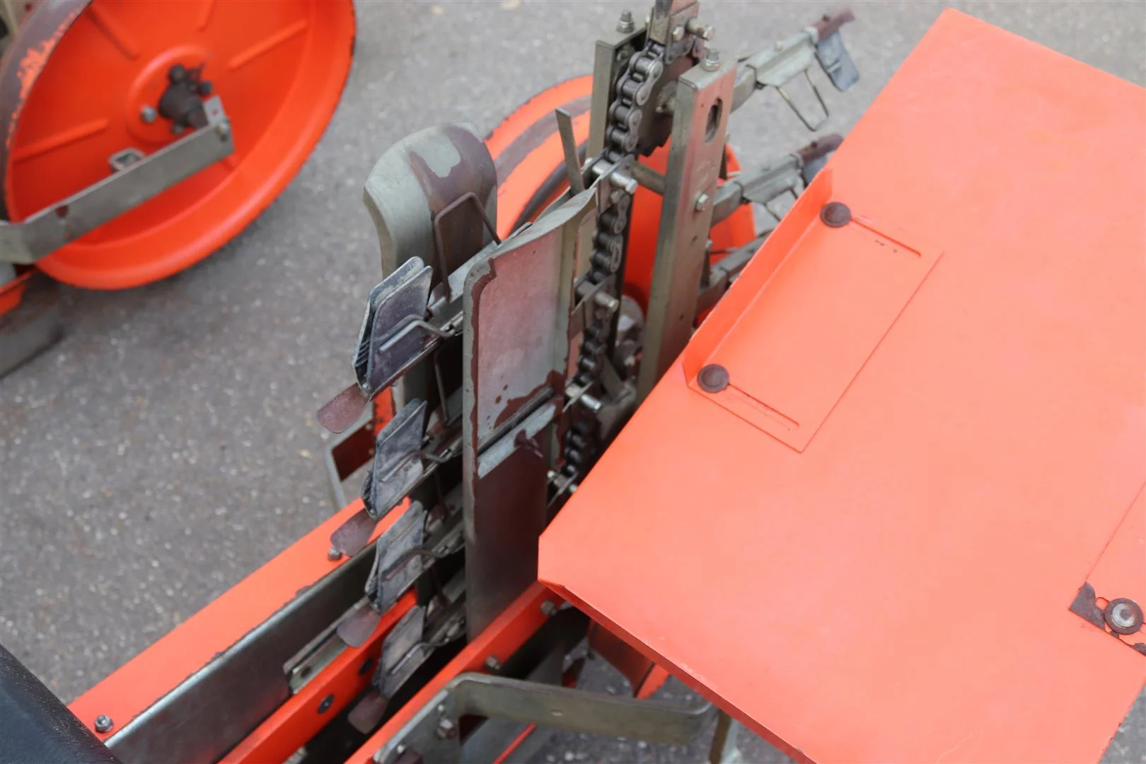 Checchi & Magli Fox planting machine with 4 rows • Duijndam Machines