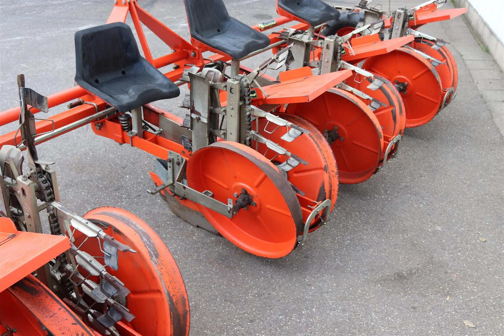 Checchi & Magli Fox planting machine with 4 rows • Duijndam Machines