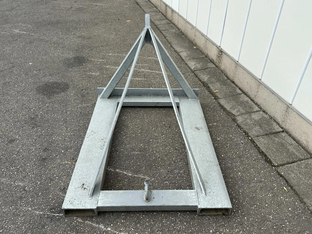 Galvanized machine carrier for forklift • Duijndam Machines