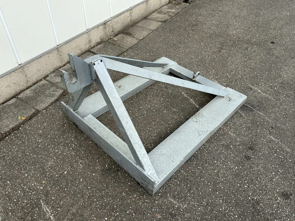 Galvanized machine carrier for forklift • Duijndam Machines
