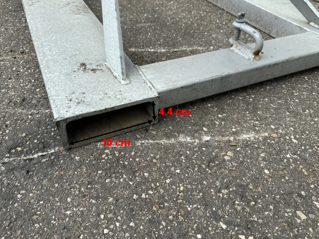 Galvanized machine carrier for forklift • Duijndam Machines