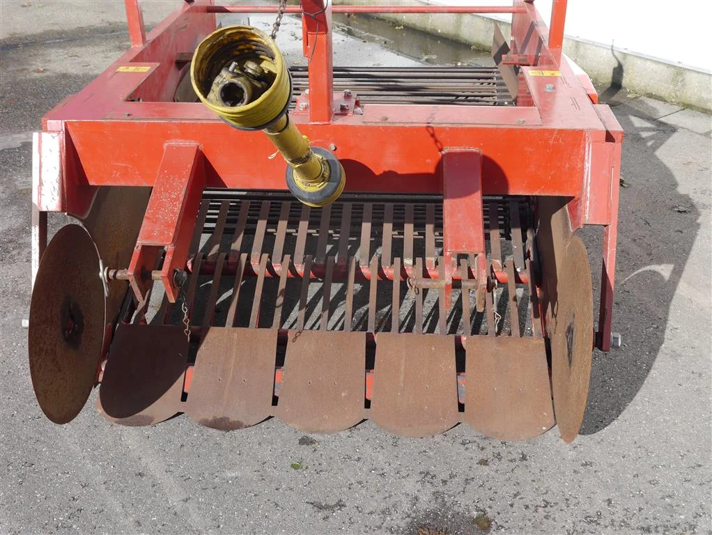 Gercon windrower digger for beds • Duijndam Machines