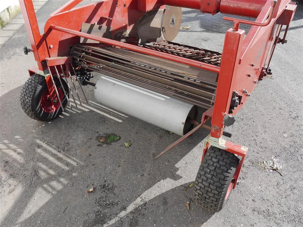 Gercon windrower digger for beds • Duijndam Machines