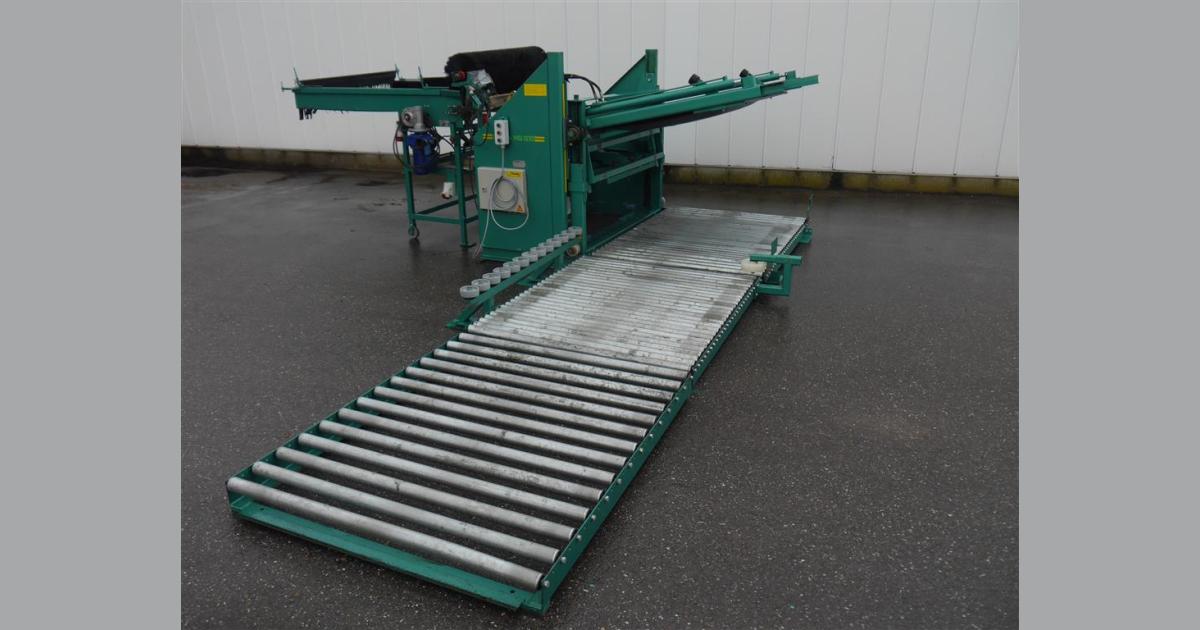 Greefa box tipper with dosing conveyor. • Duijndam Machines