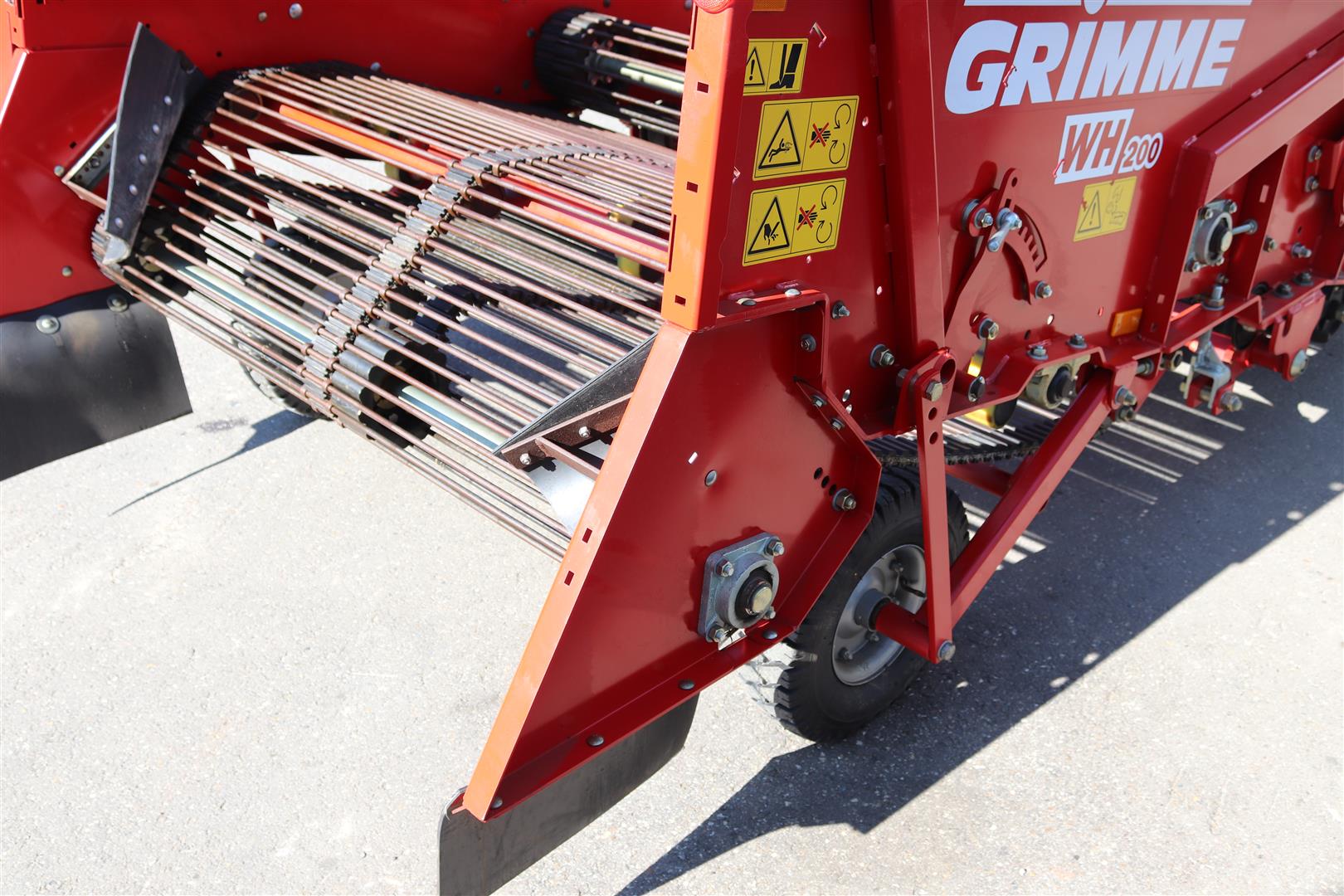 Grimme WH200 windrower for potatoes • Duijndam Machines