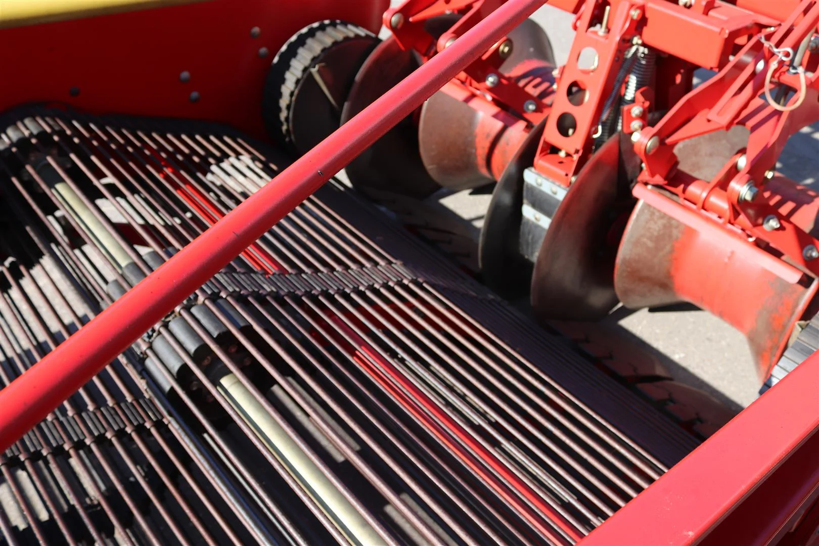 Grimme WH200 windrower for potatoes • Duijndam Machines