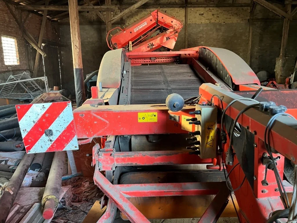 Grimme GZ1700 DL 1 trailed onion loader • Duijndam Machines