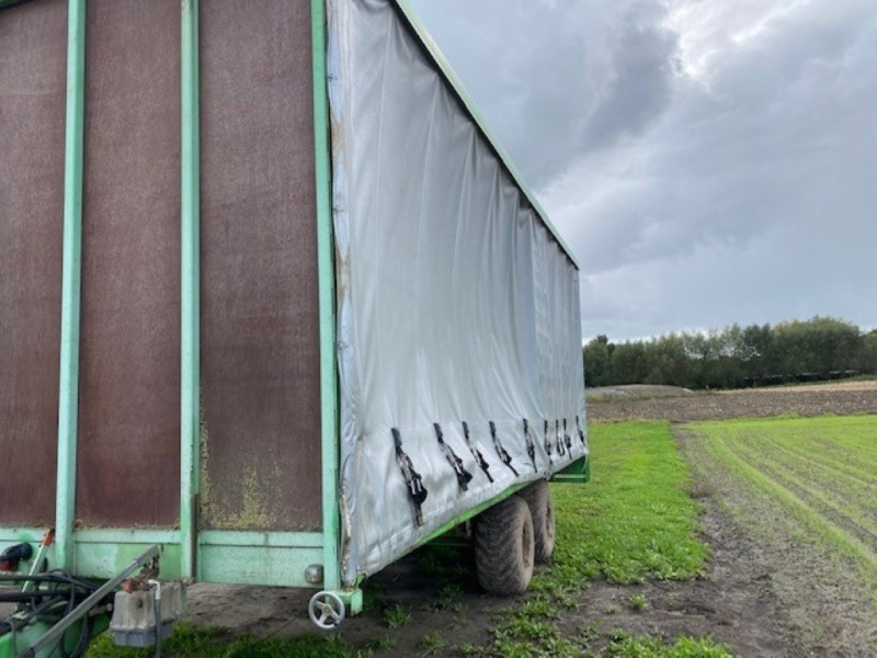Harvesting trailer with harvesting conveyor • Duijndam Machines