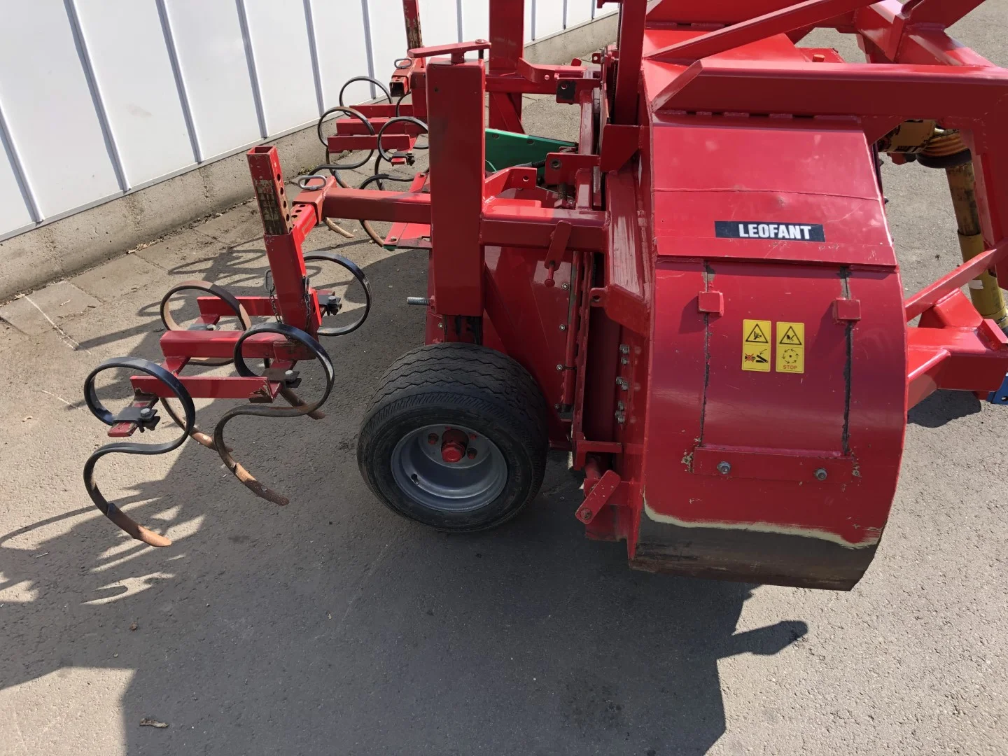 Hermeler hillformer for asparagus • Duijndam Machines