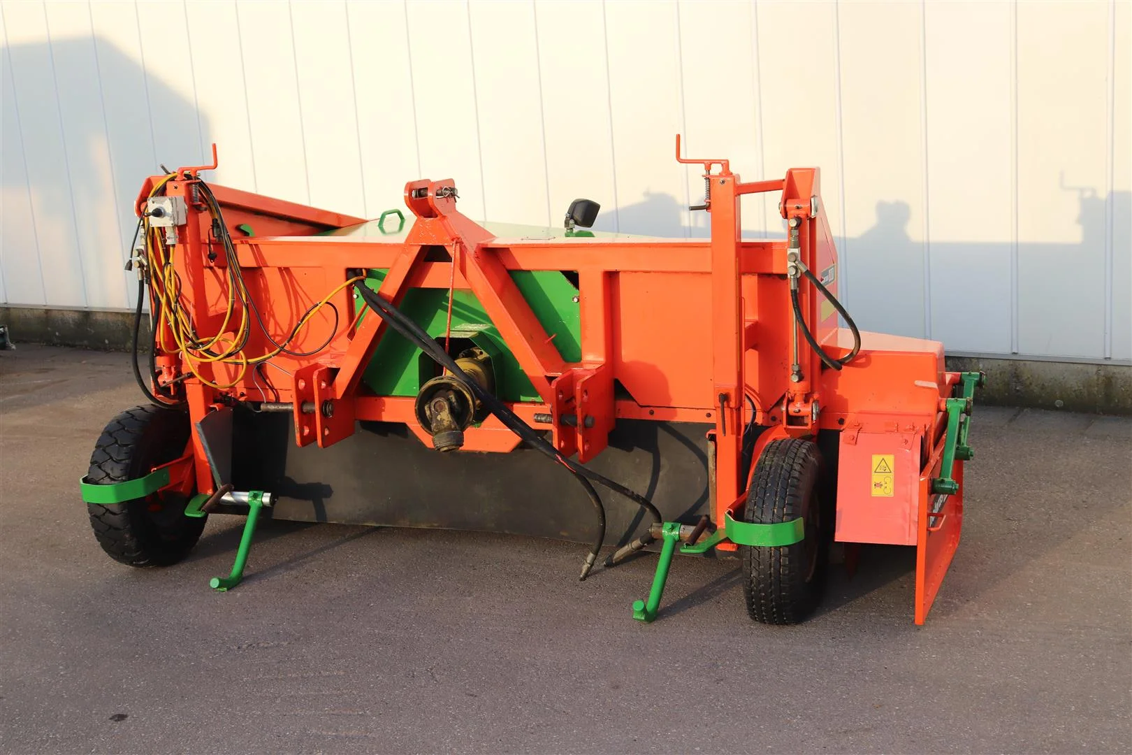 Holaras onion topper for field topping • Duijndam Machines