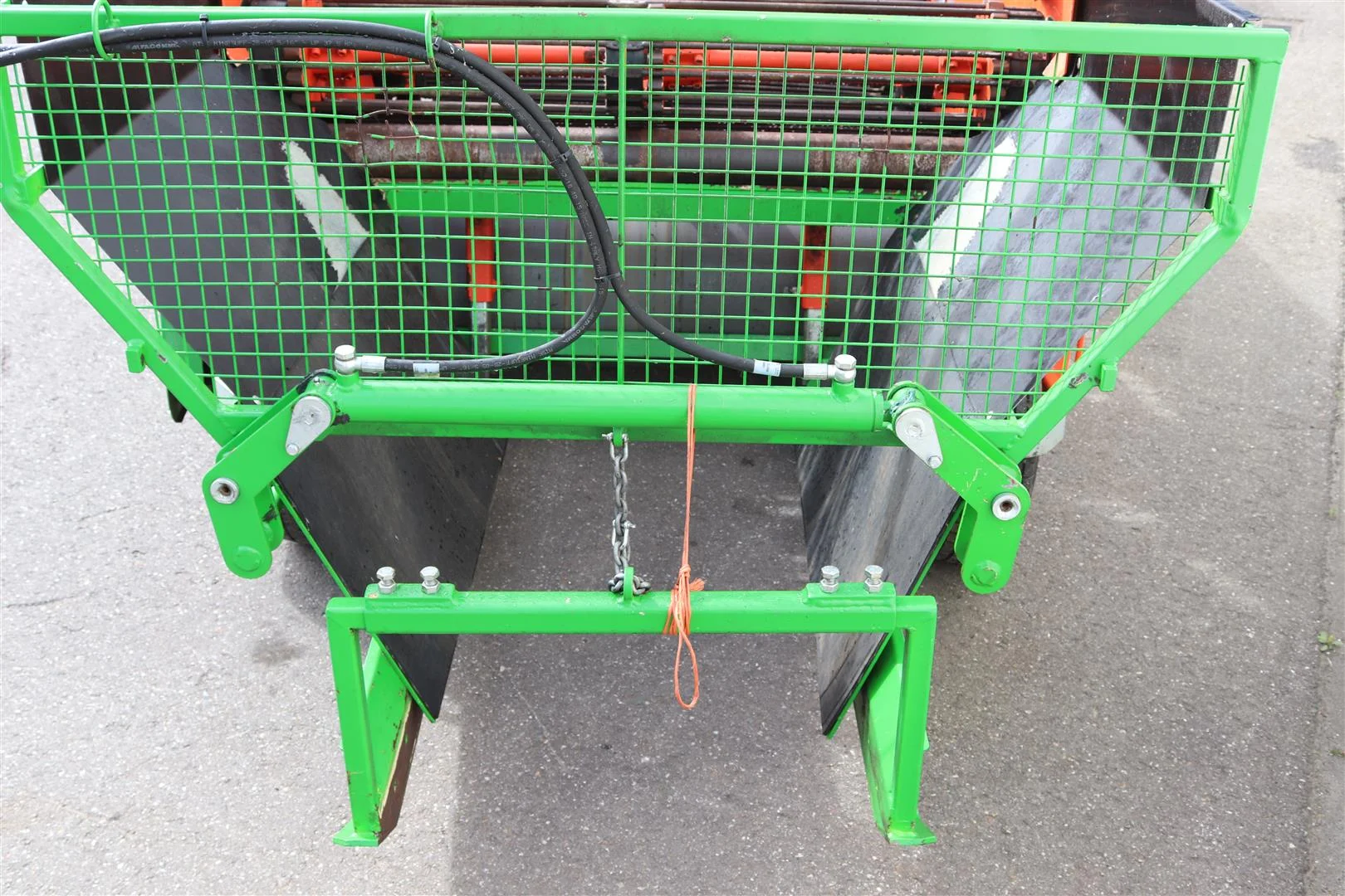 Holaras onion topper and onion harvester • Duijndam Machines