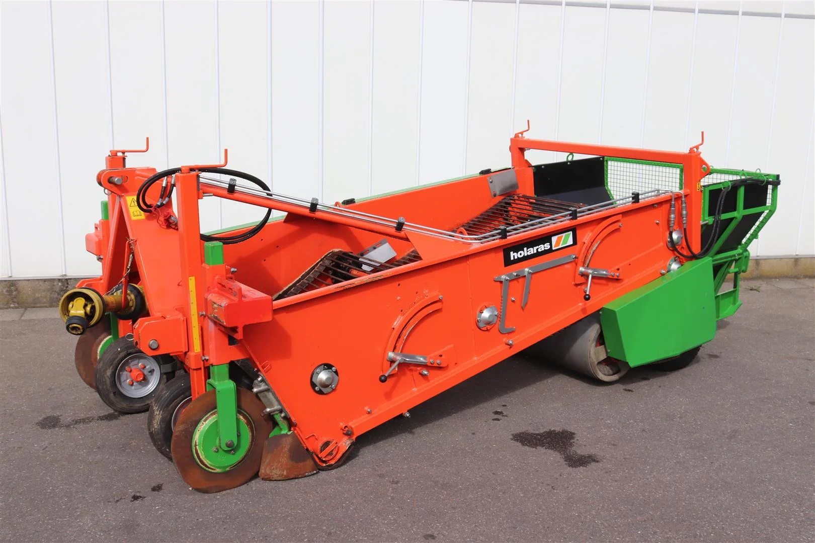 Holaras onion topper and onion harvester • Duijndam Machines