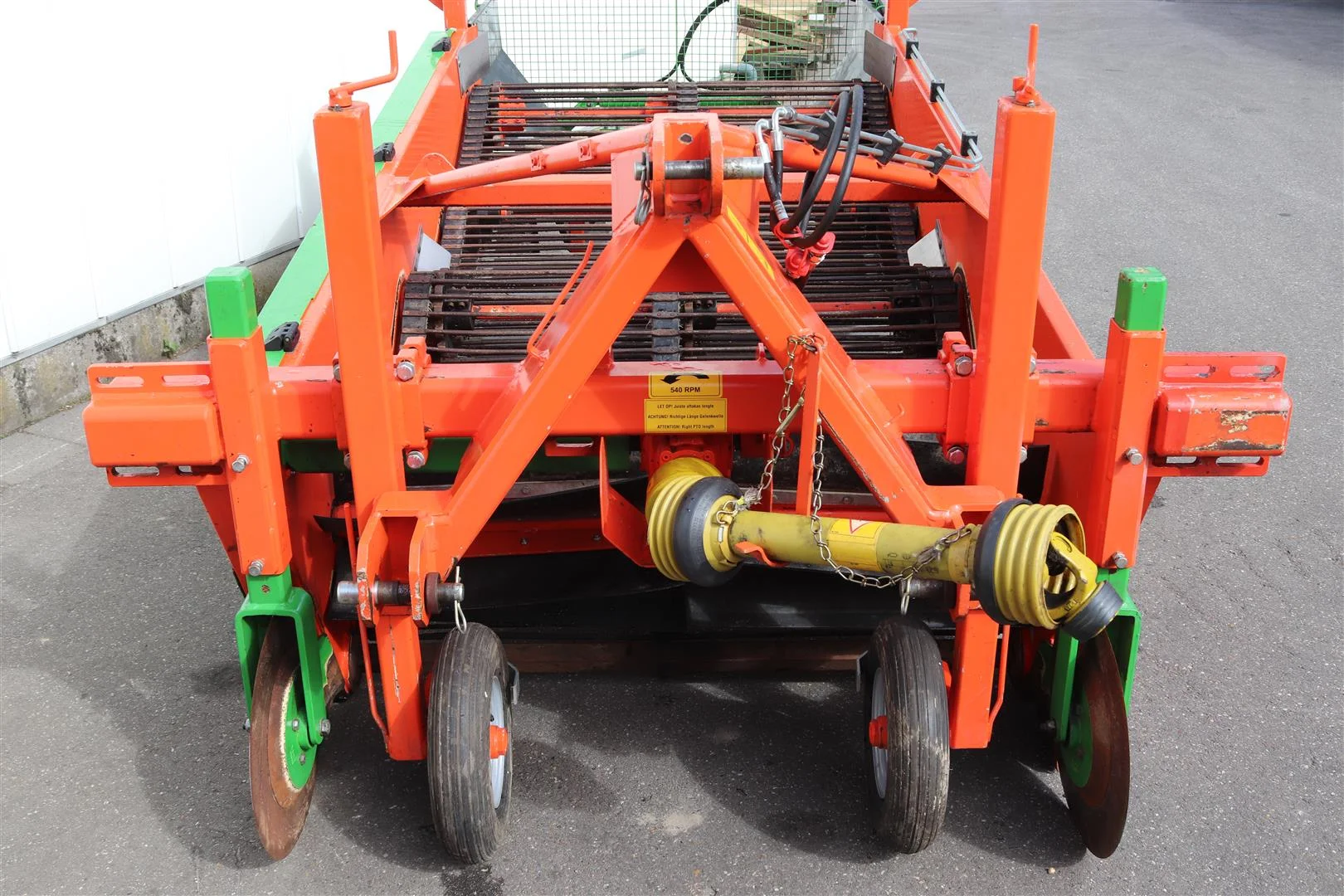 Holaras onion topper and onion harvester • Duijndam Machines