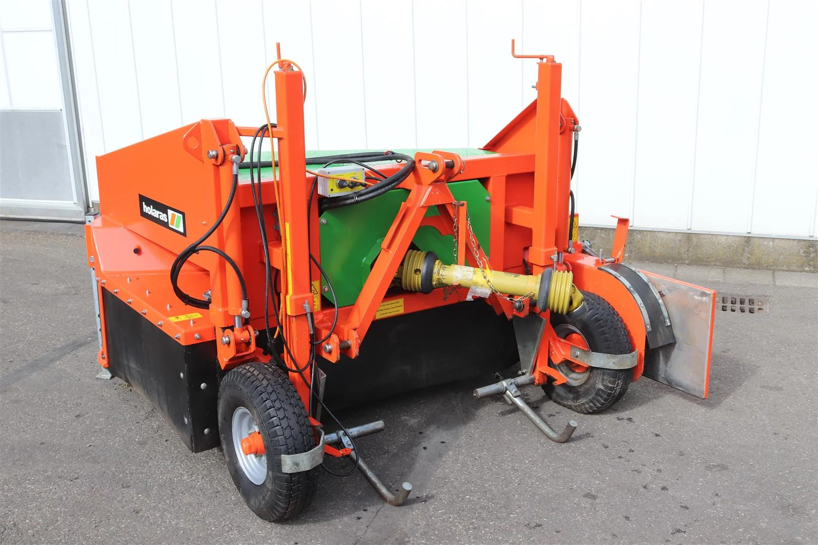 Holaras onion topper and onion harvester • Duijndam Machines