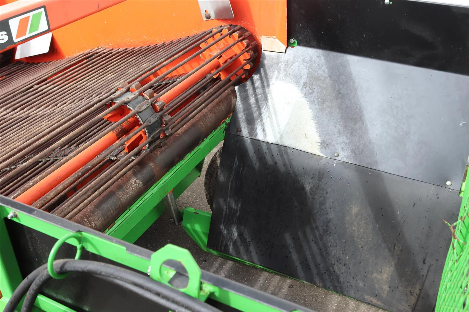 Holaras onion topper and onion harvester • Duijndam Machines