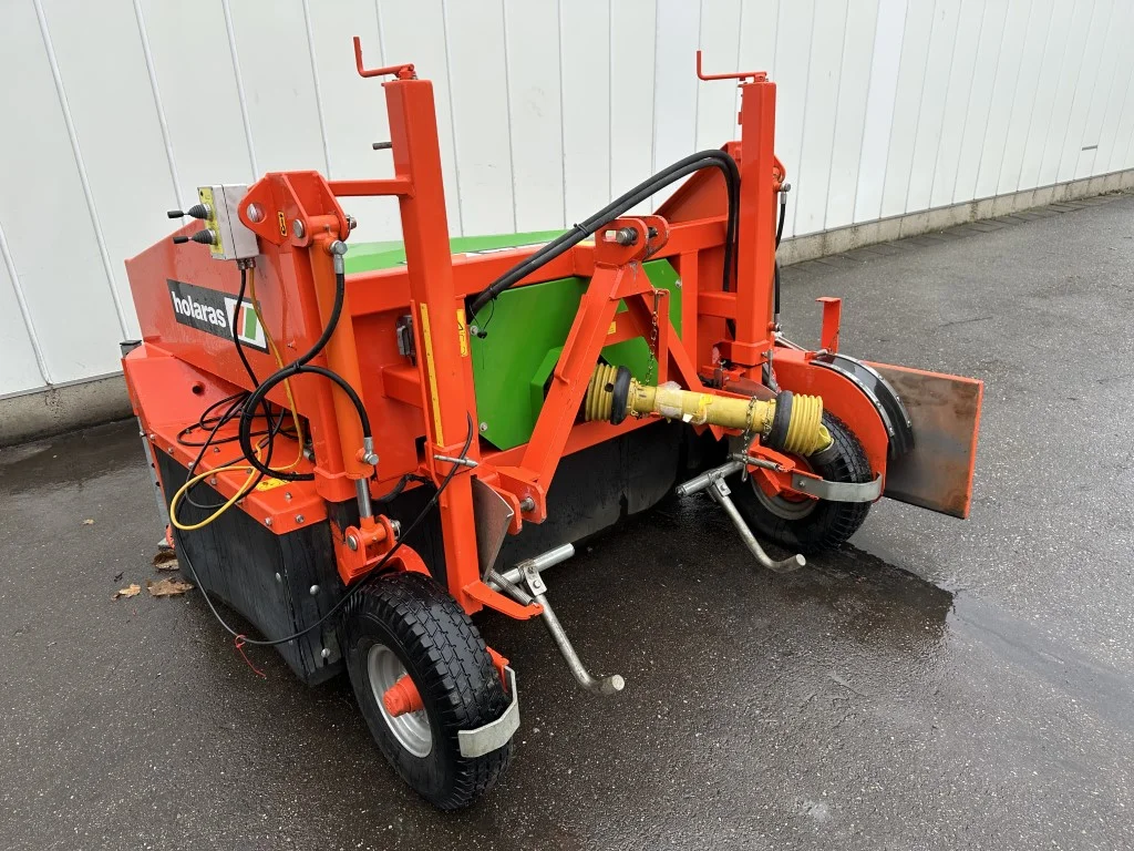 Holaras UM 150-F onion haulm topper • Duijndam Machines