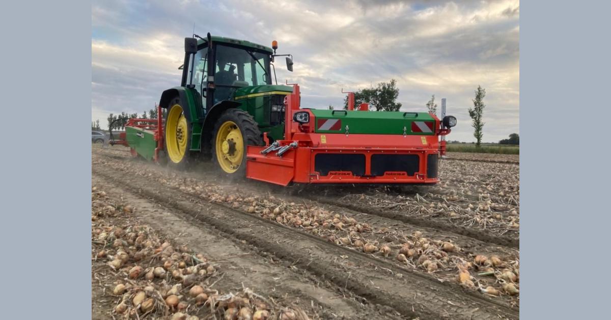 Holaras UM 150-F onion haulm topper • Duijndam Machines