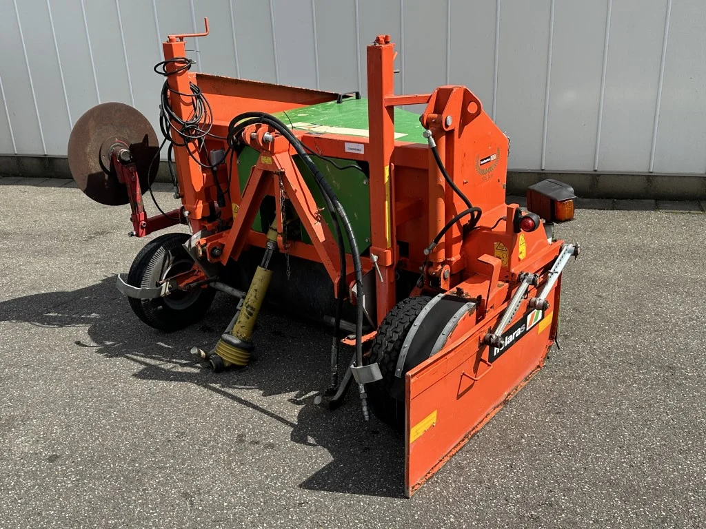 Holaras UM150-Front onion haulm topper • Duijndam Machines