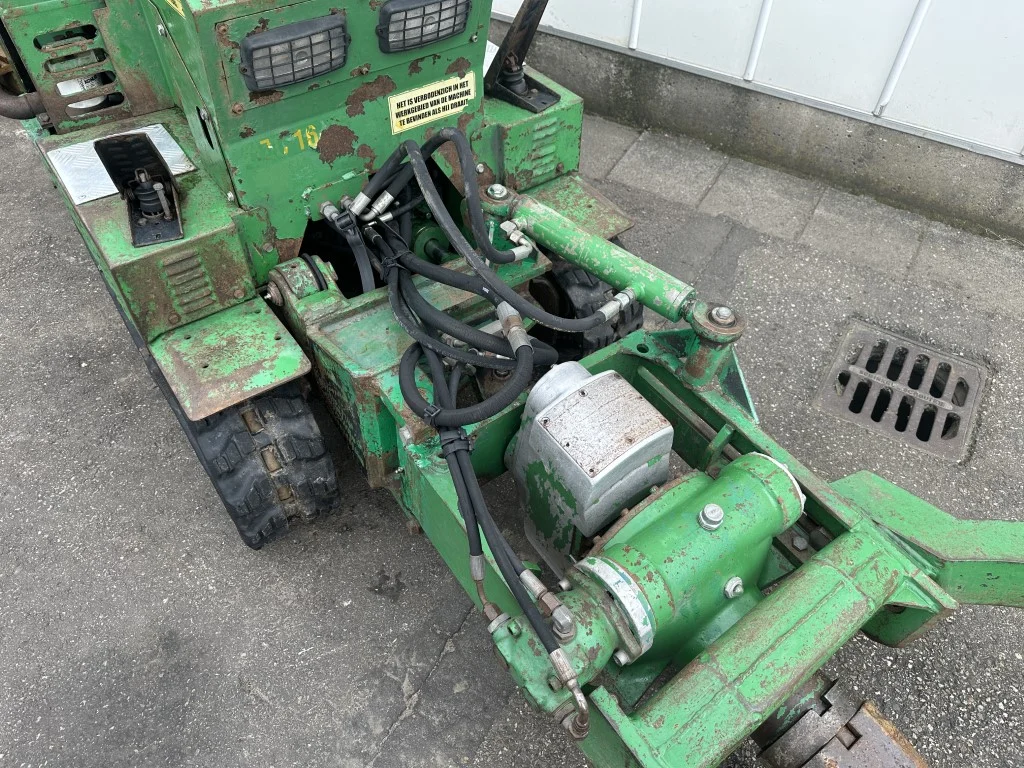 Holmac HZC 16-22 shrub and tree lifter with 5 U-blades • Duijndam Machines