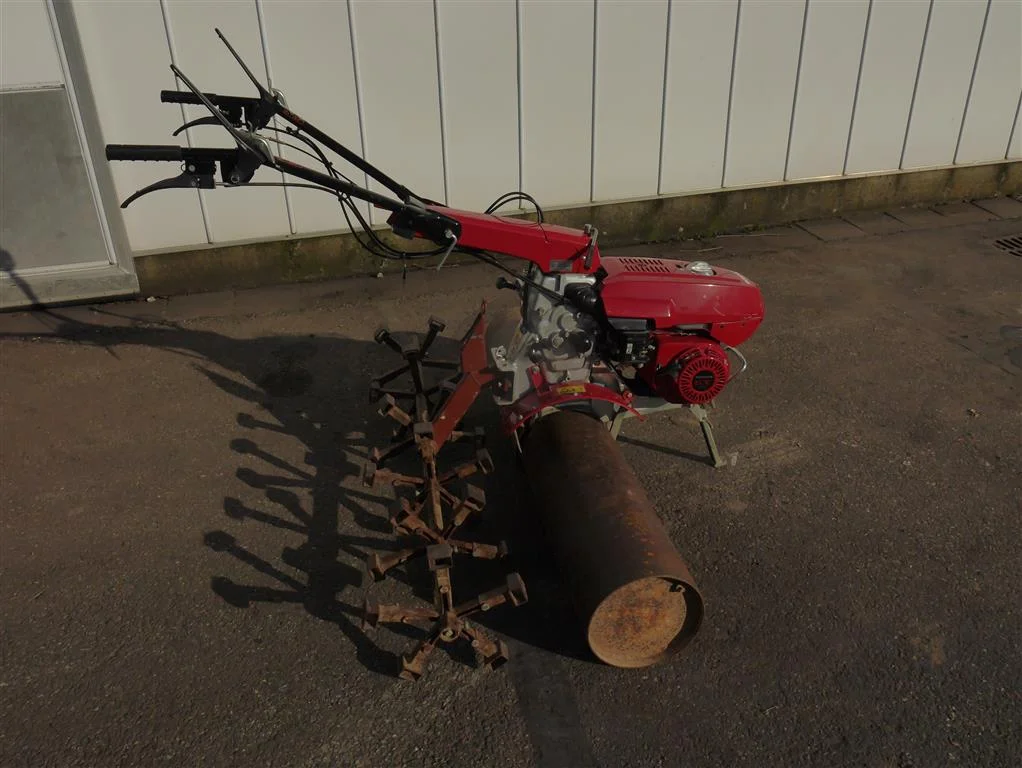 Honda Selfdriven dibbler for soilblocks • Duijndam Machines