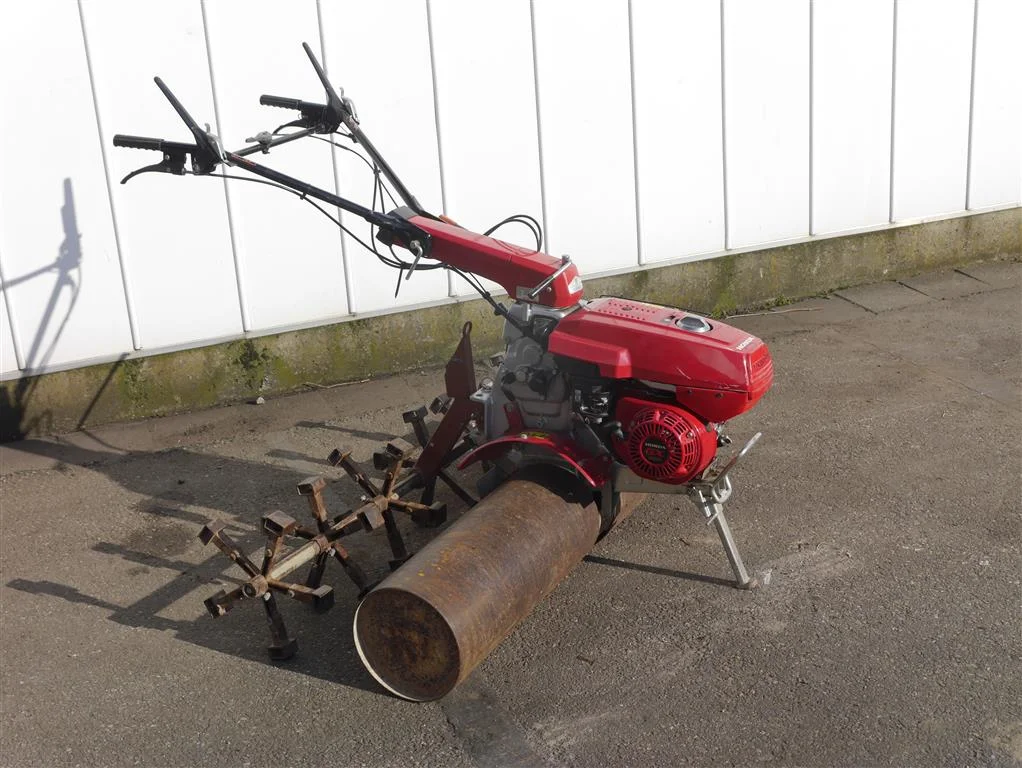 Honda Selfdriven dibbler for soilblocks • Duijndam Machines