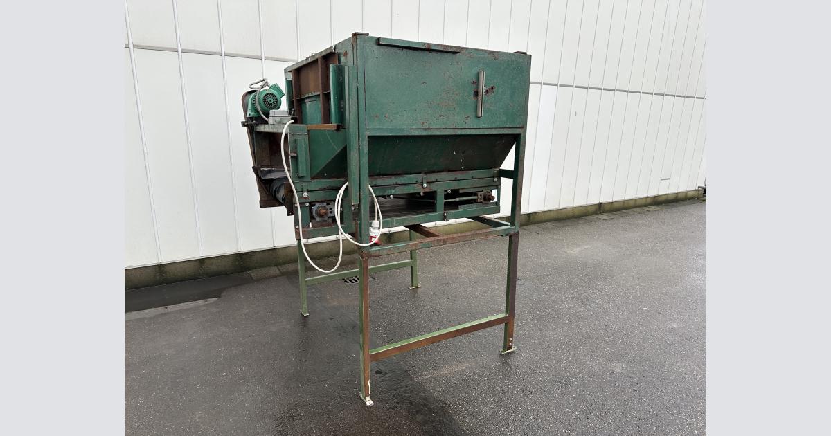 Hopper with conveyor 140 x 95 cm • Duijndam Machines