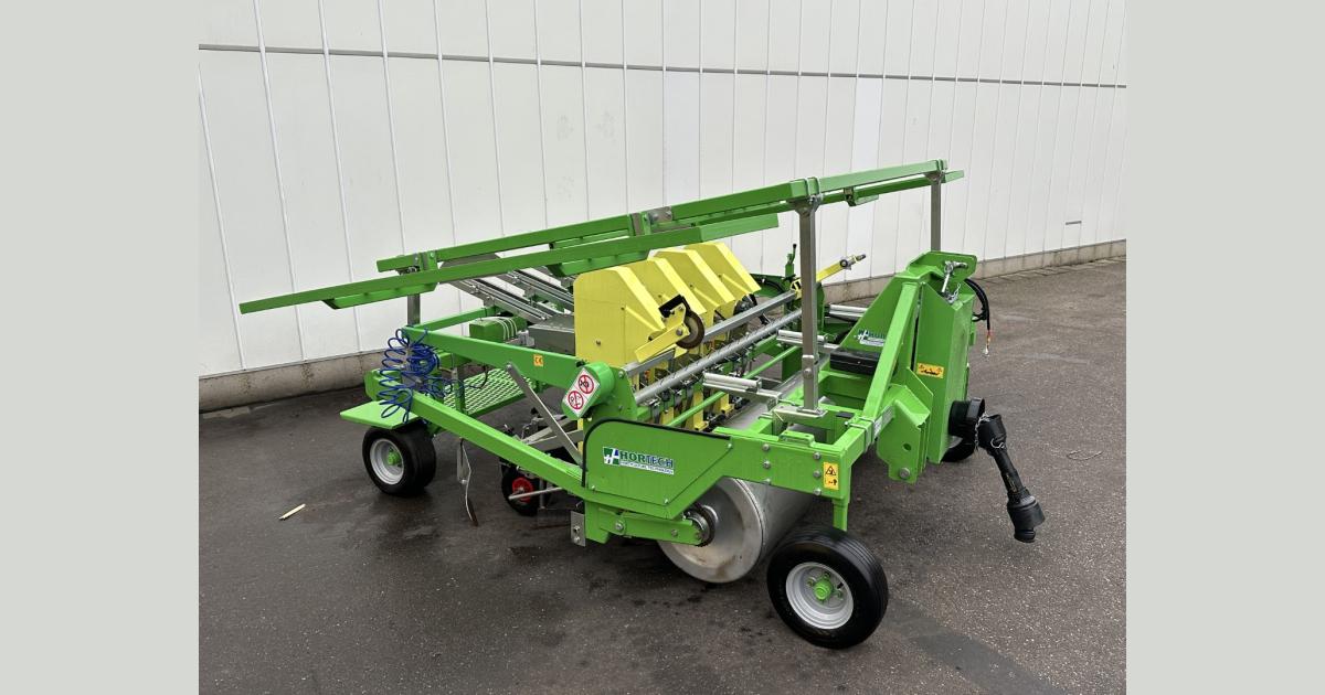 Hortech Due automatica 194 4-row mulch foil planting machine for soil ...