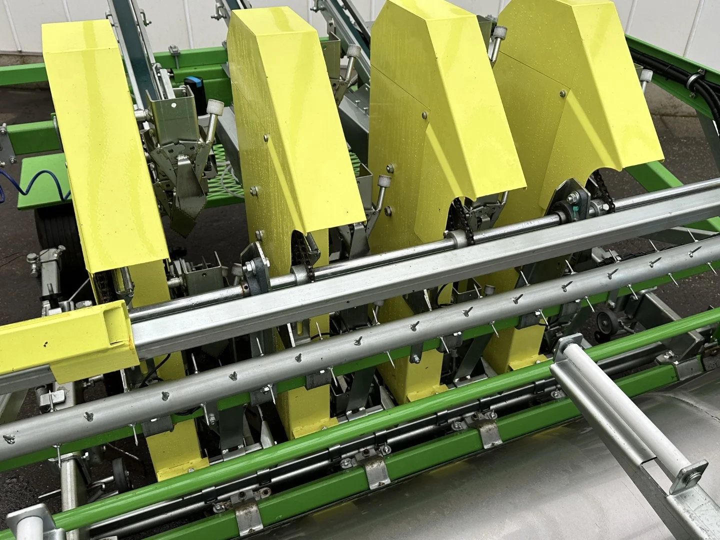 Hortech Due automatica 194 4-row mulch foil planting machine for soil ...