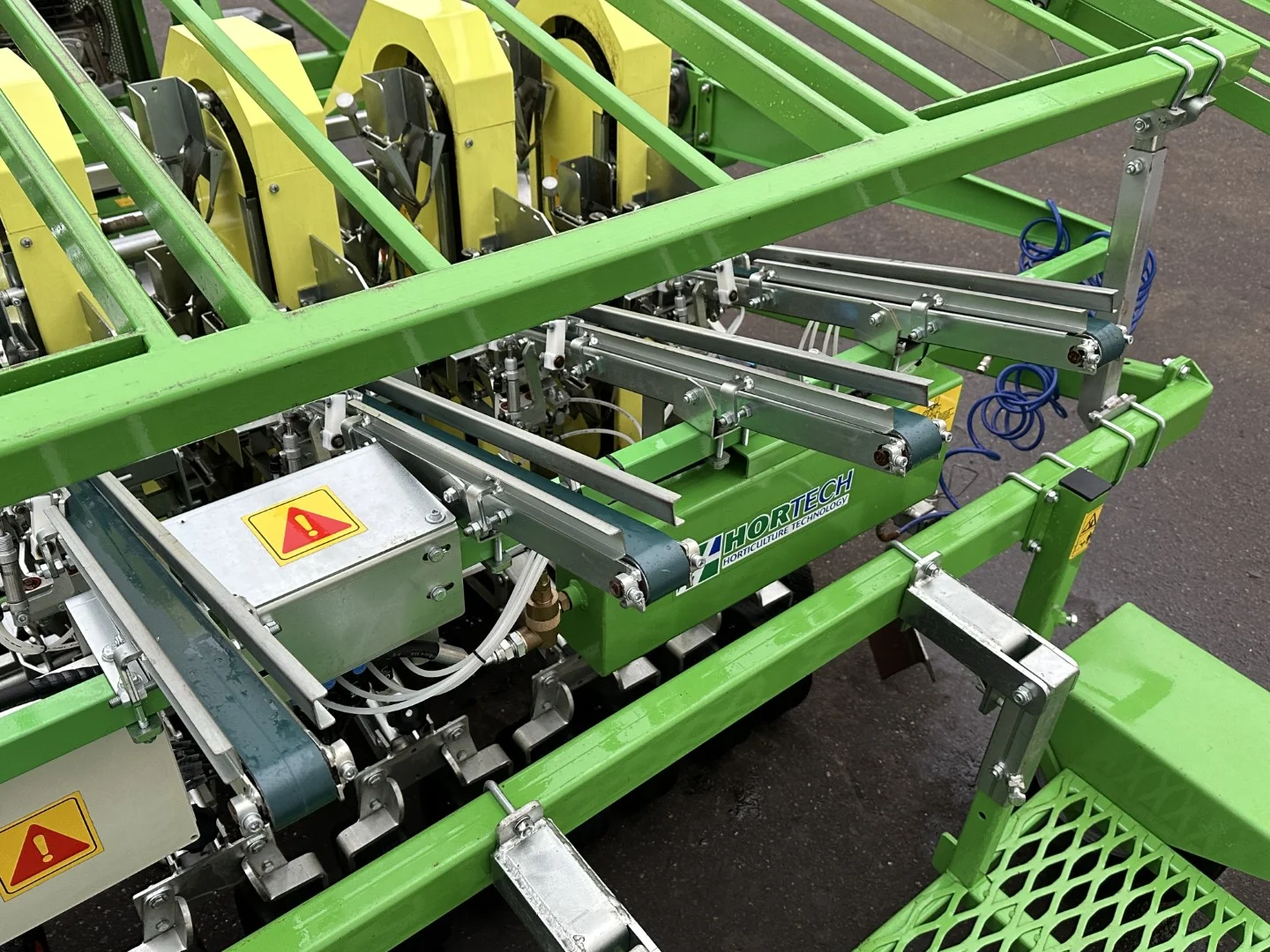 Hortech Due automatica 194 4-row mulch foil planting machine for soil ...