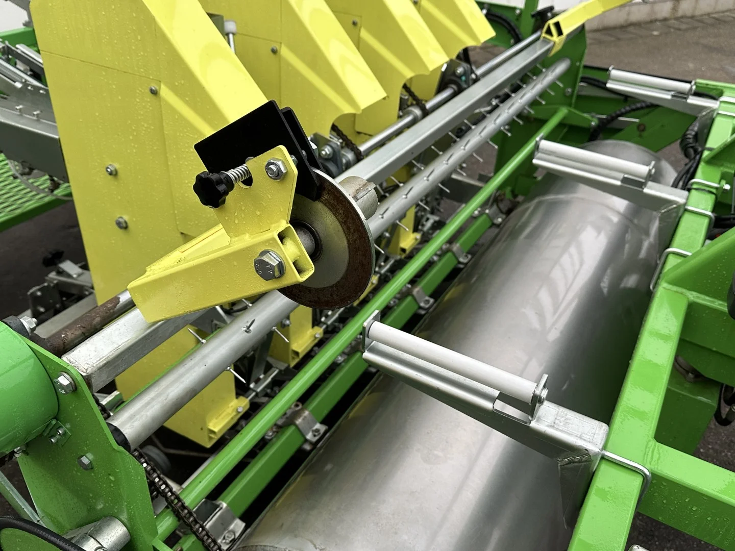 Hortech Due automatica 194 4-row mulch foil planting machine for soil ...