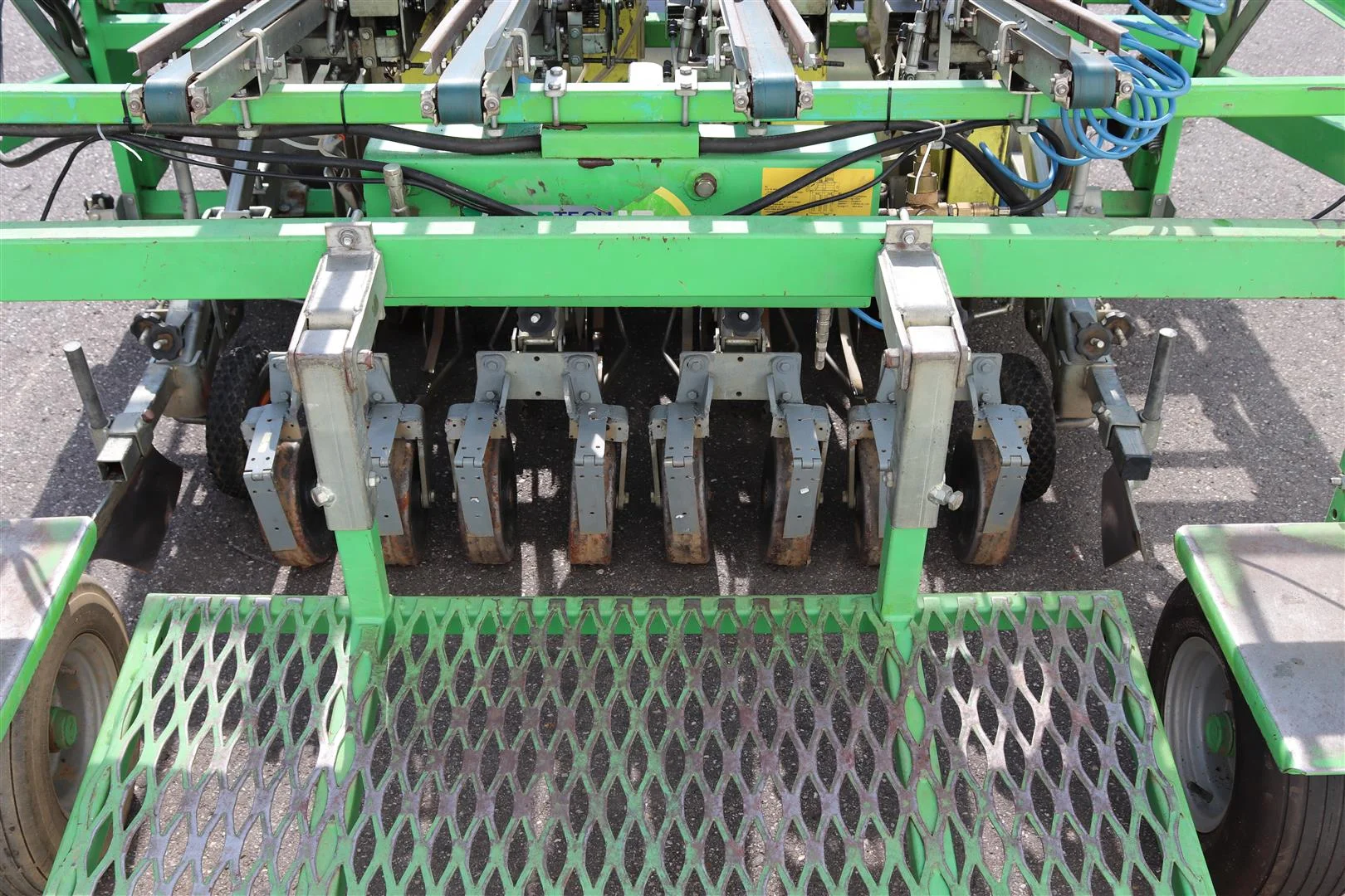 Hortus / Hortech H2 mulch foil planting machine for soilblocks ...