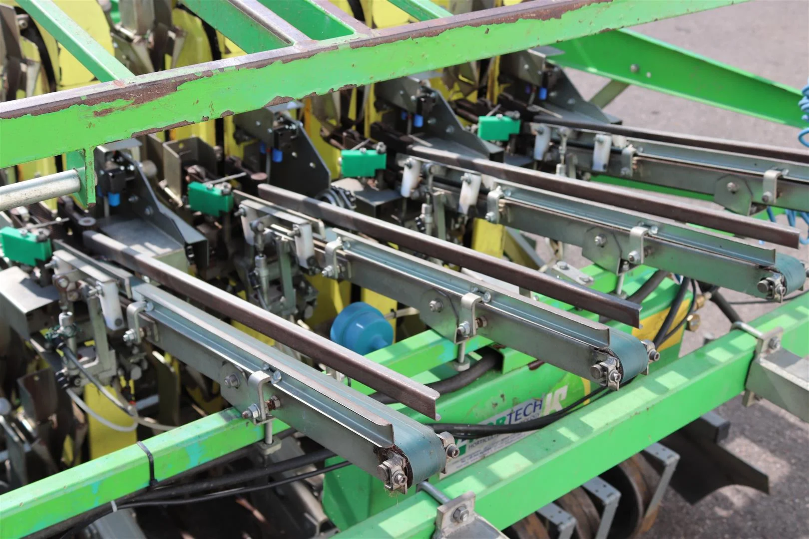 Hortus / Hortech H2 mulch foil planting machine for soilblocks ...