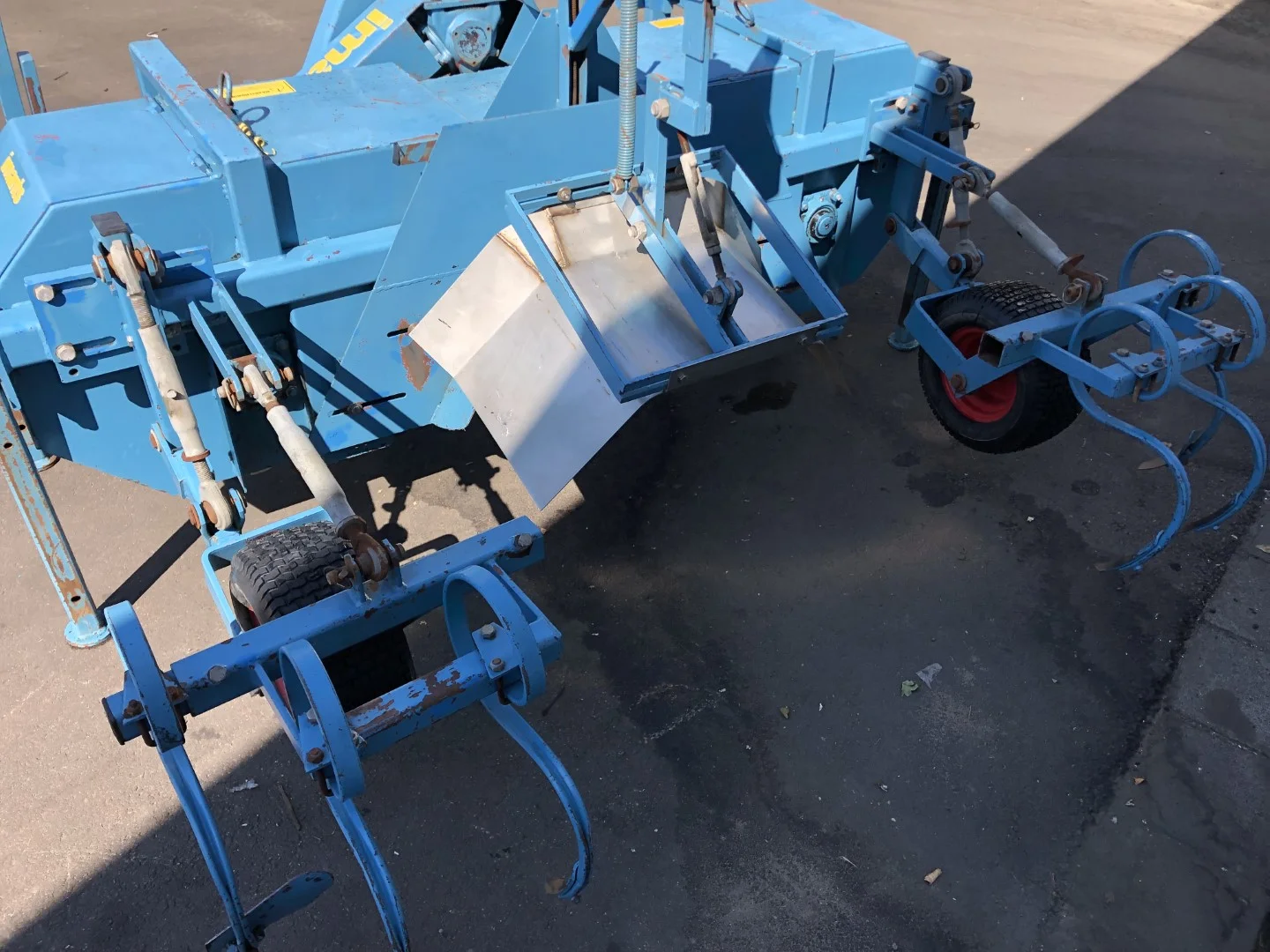 Imants hillformer for asparagus • Duijndam Machines