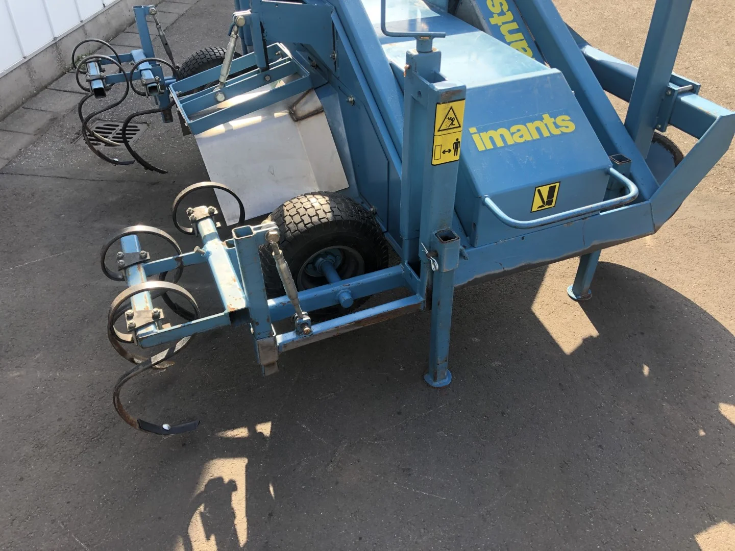 Imants hillformer for asparagus • Duijndam Machines