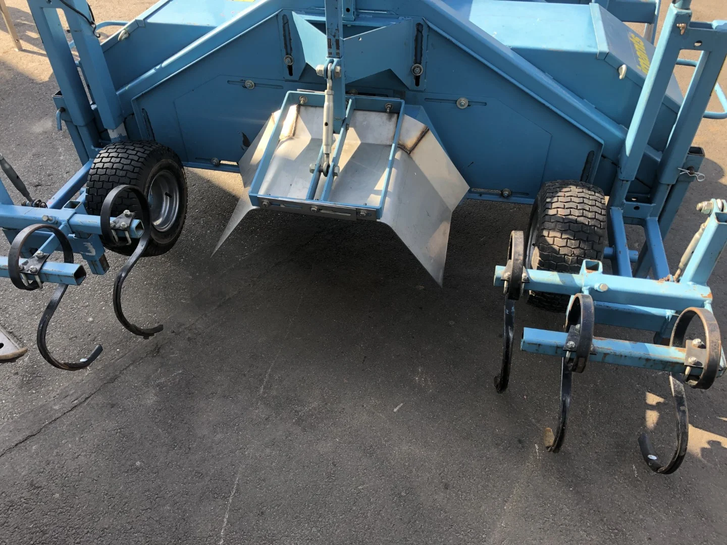 Imants hillformer for asparagus • Duijndam Machines