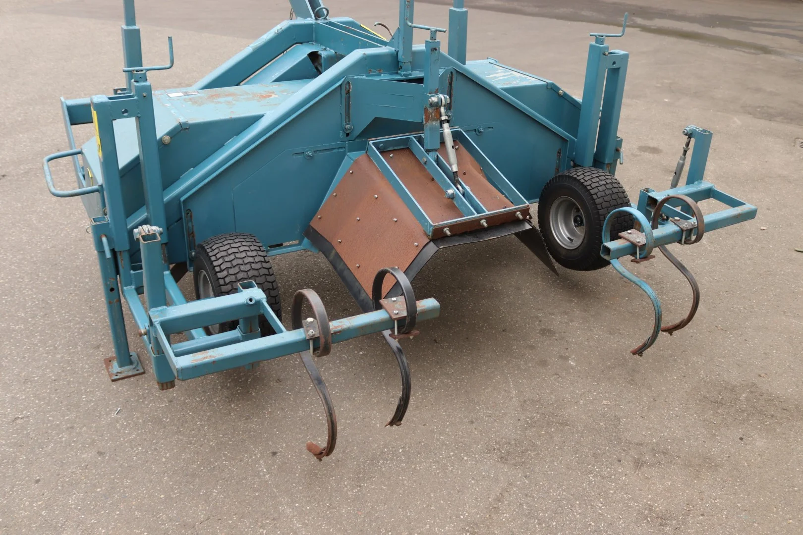 Imants hillformer for asparagus • Duijndam Machines