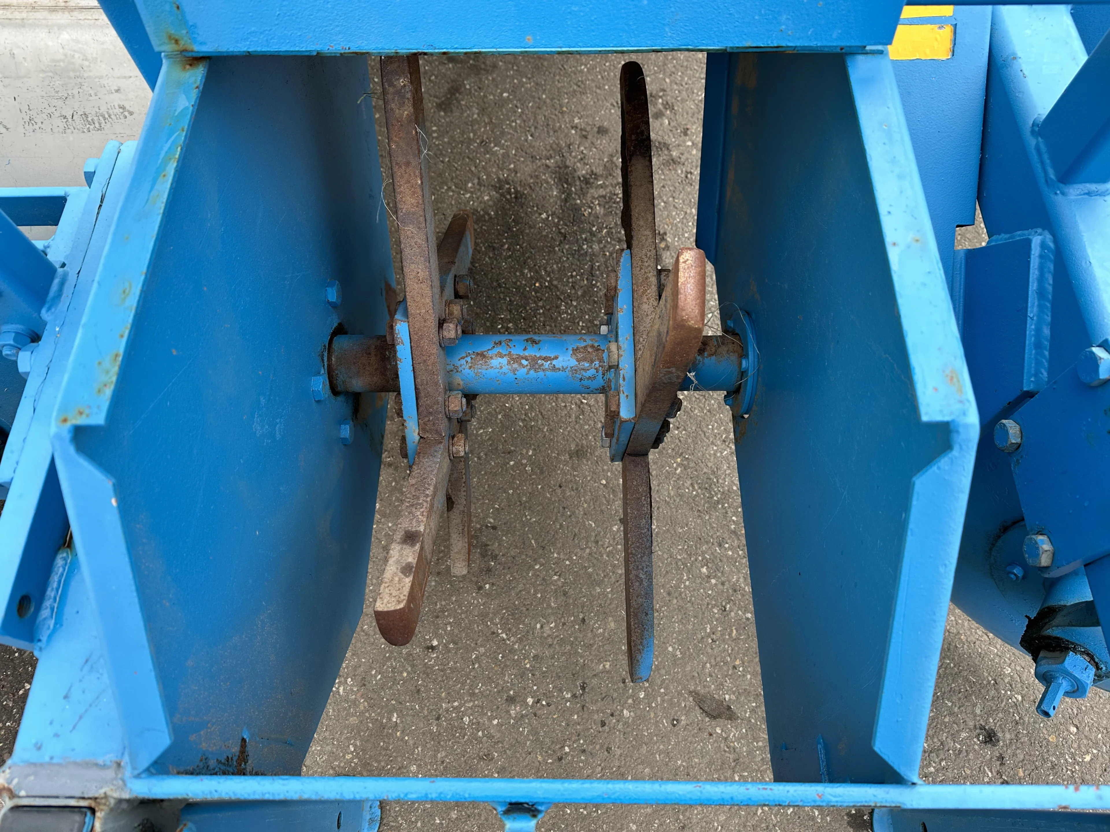 Imants IRF-II hillformer for asparagus • Duijndam Machines