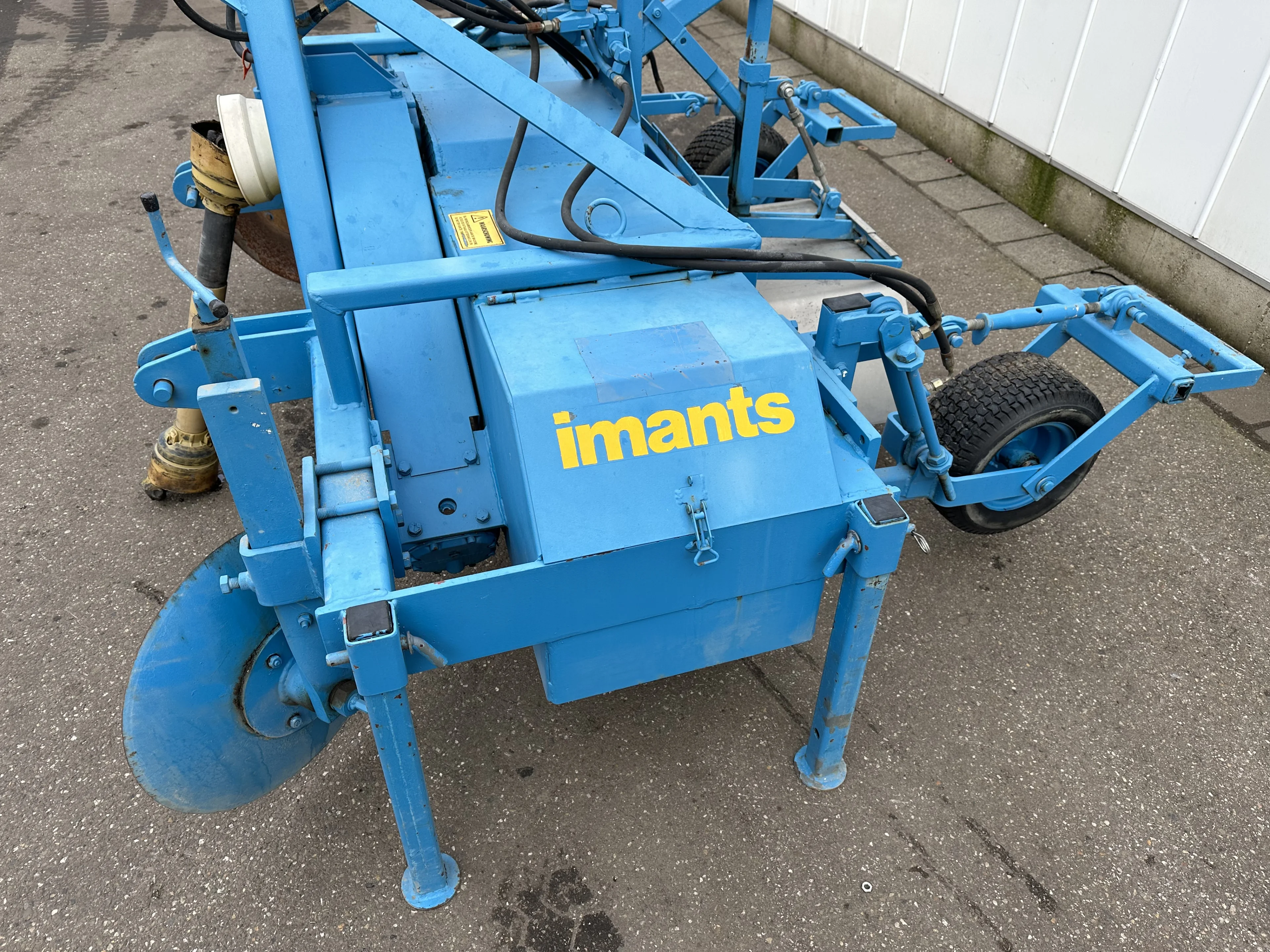 Imants IRF-II hillformer for asparagus • Duijndam Machines