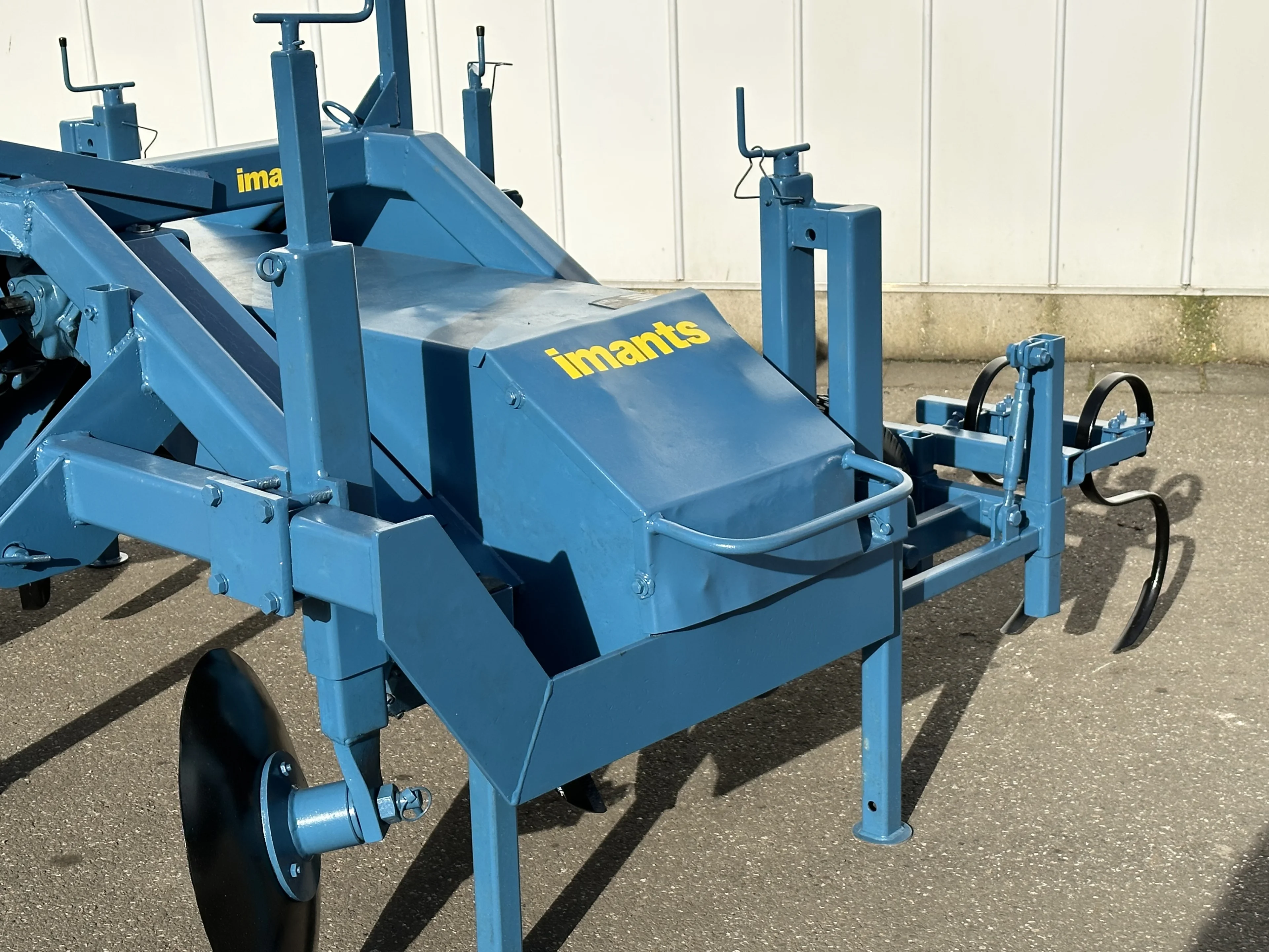 Imants IRF-III hillformer for asparagus • Duijndam Machines